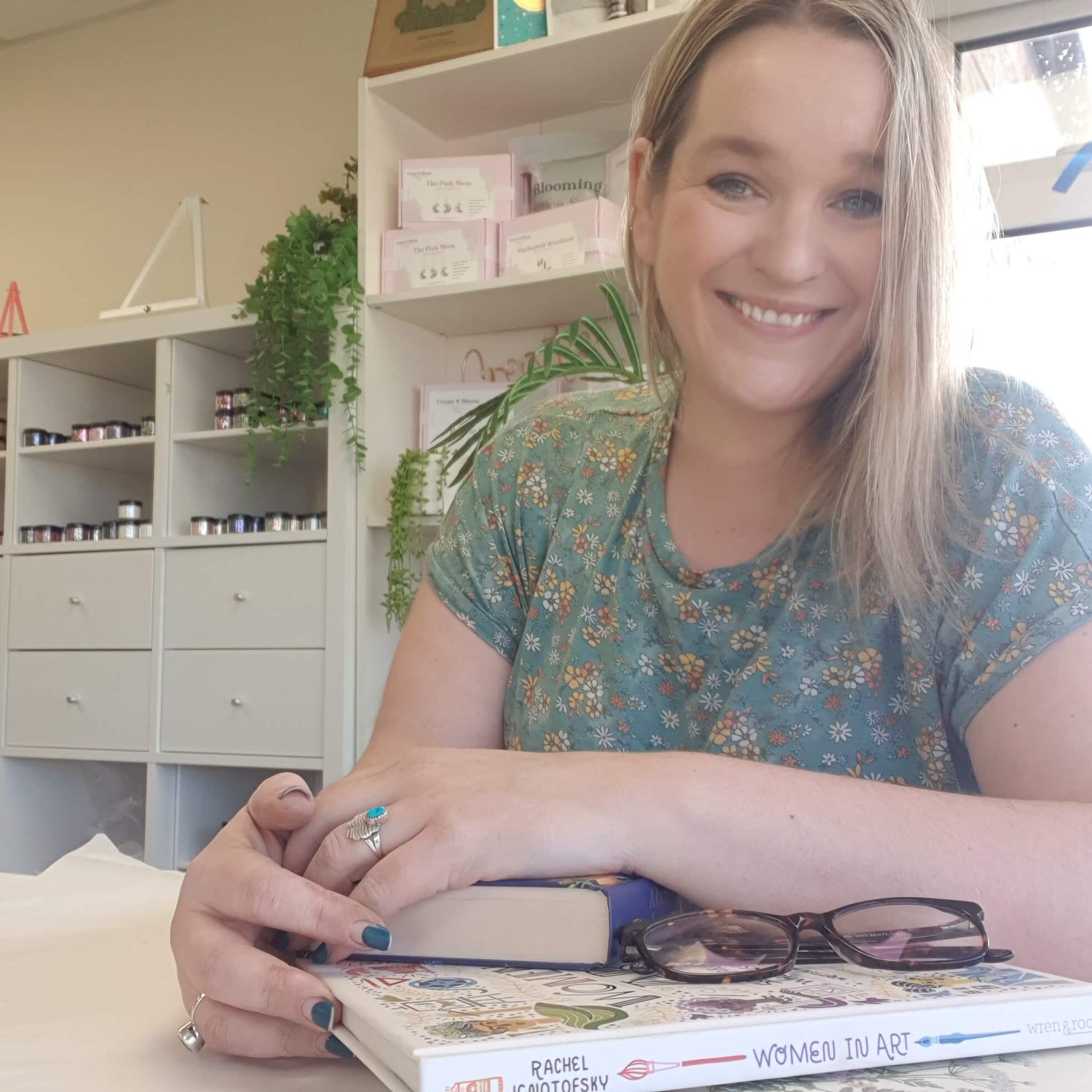 Bloom Book Club – Create & Bloom Crafts